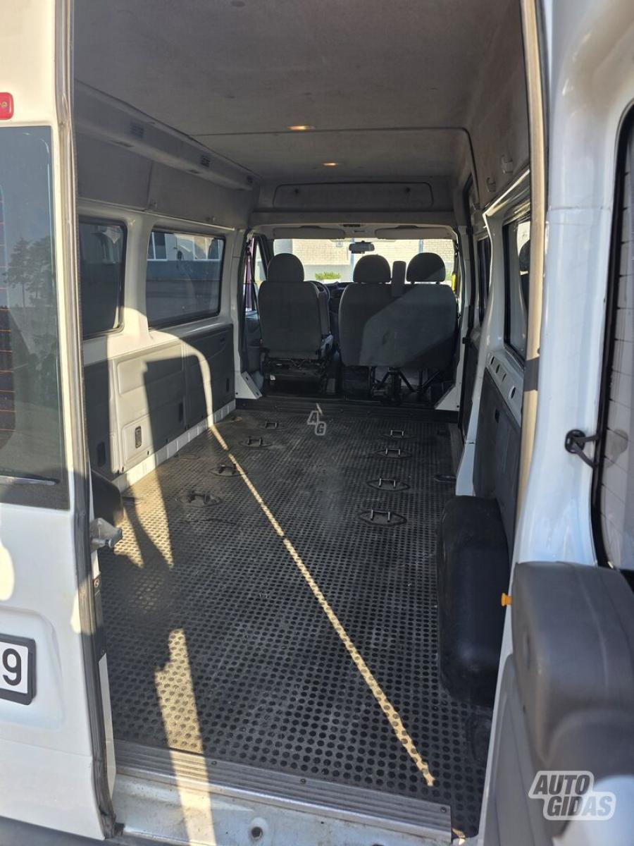 White Ford Transit 2006 in Vilnius, with an engine capacity of 2.20 L and mileage of 322 thousand km for 3500 €, photo 23 on AUTOMOTO.COM.LV