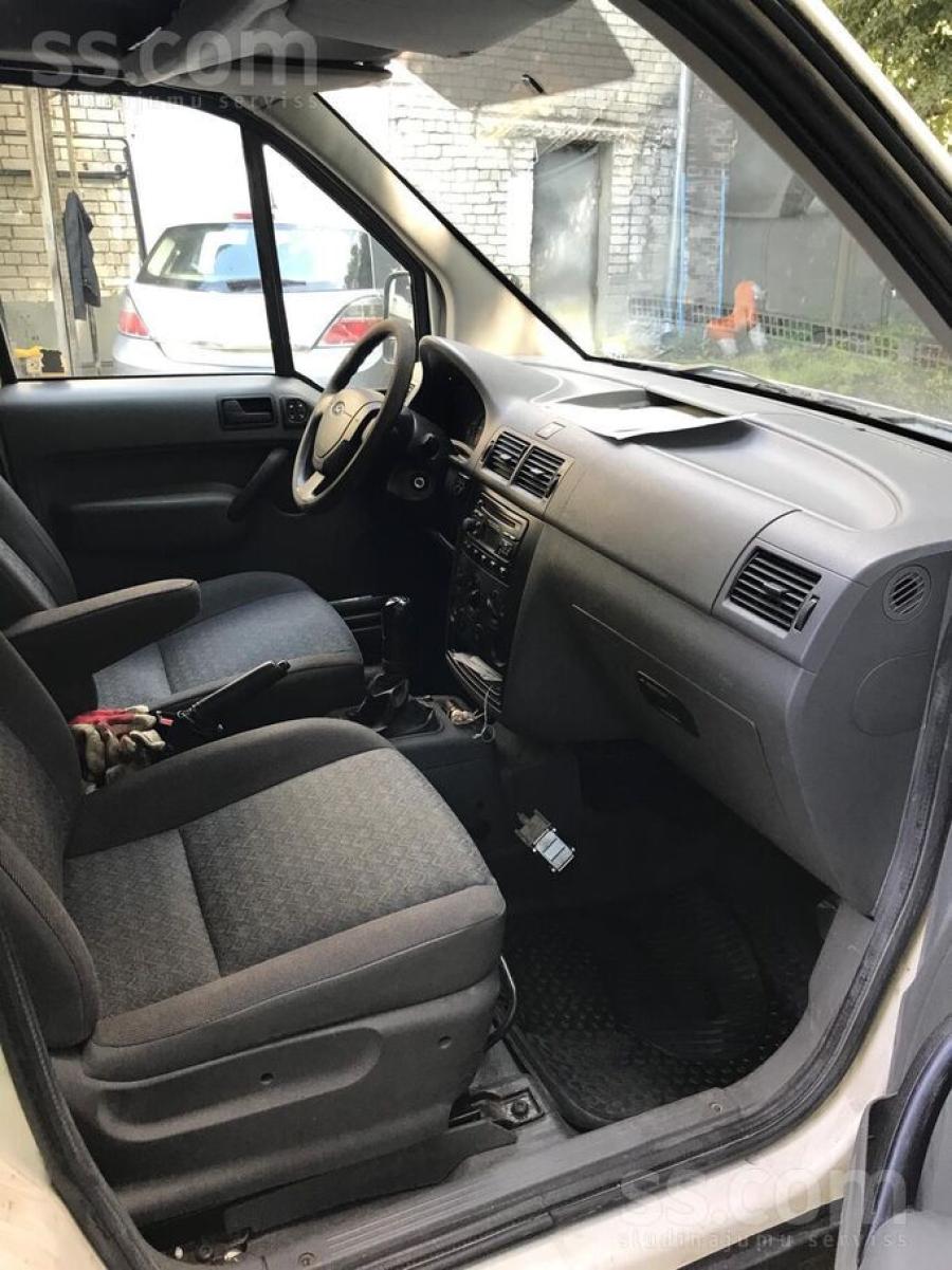 Balts Ford Transit 2006 Rīga, ar dzinēja tilpumu 1.80 L un nobraukumu 198 tūkst. km par 2550 €, foto 4 vietnē AUTOMOTO.COM.LV