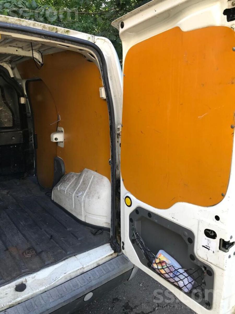 Balts Ford Transit 2006 Rīga, ar dzinēja tilpumu 1.80 L un nobraukumu 198 tūkst. km par 2550 €, foto 5 vietnē AUTOMOTO.COM.LV