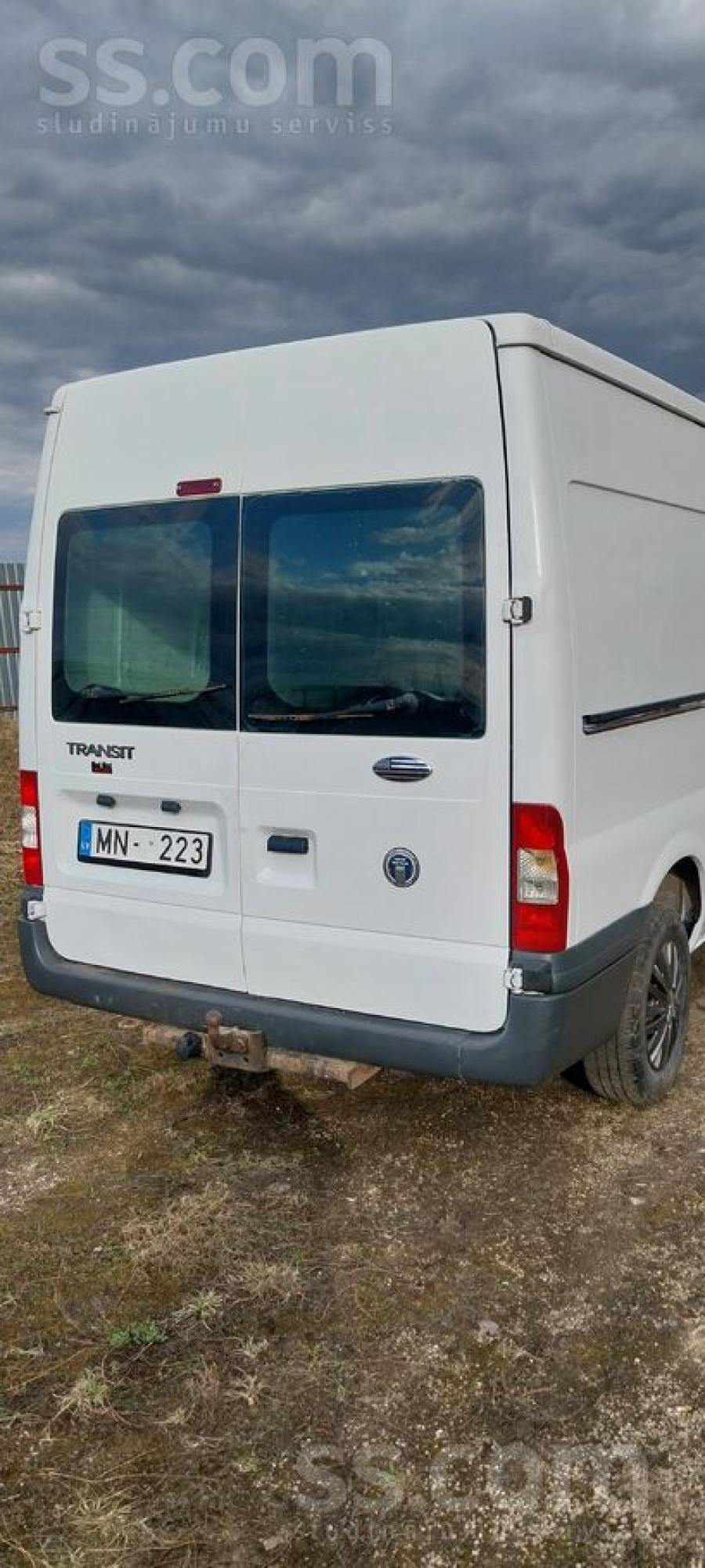 White Ford Transit 2007 in Jekabpils, with an engine capacity of 2.20 L and mileage of 194 thousand km for 2400 €, photo 3 on AUTOMOTO.COM.LV