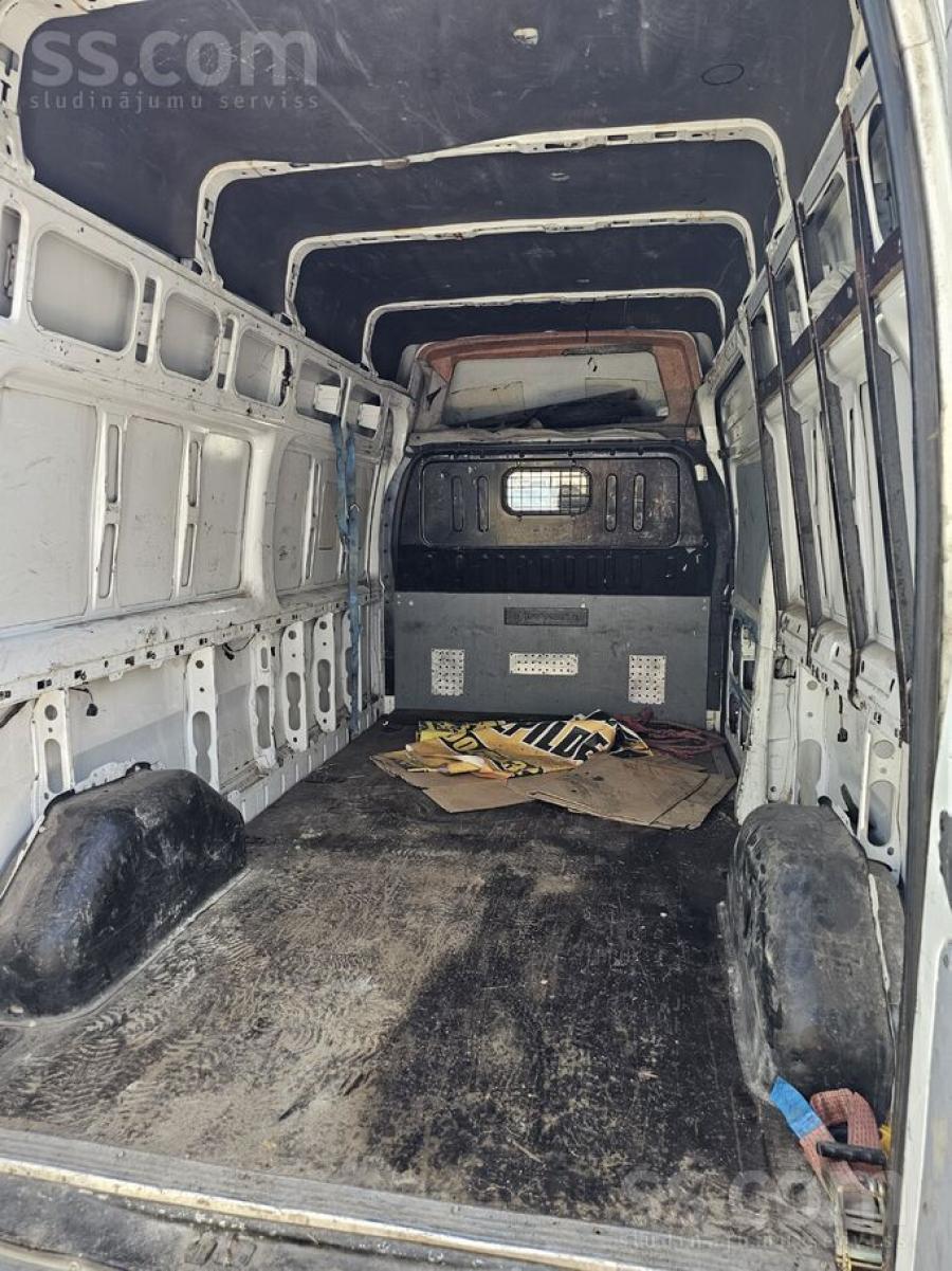 White Ford Transit 2007 in Rezekne, with an engine capacity of 2.20 L and mileage of 430 thousand km for 1650 €, photo 9 on AUTOMOTO.COM.LV