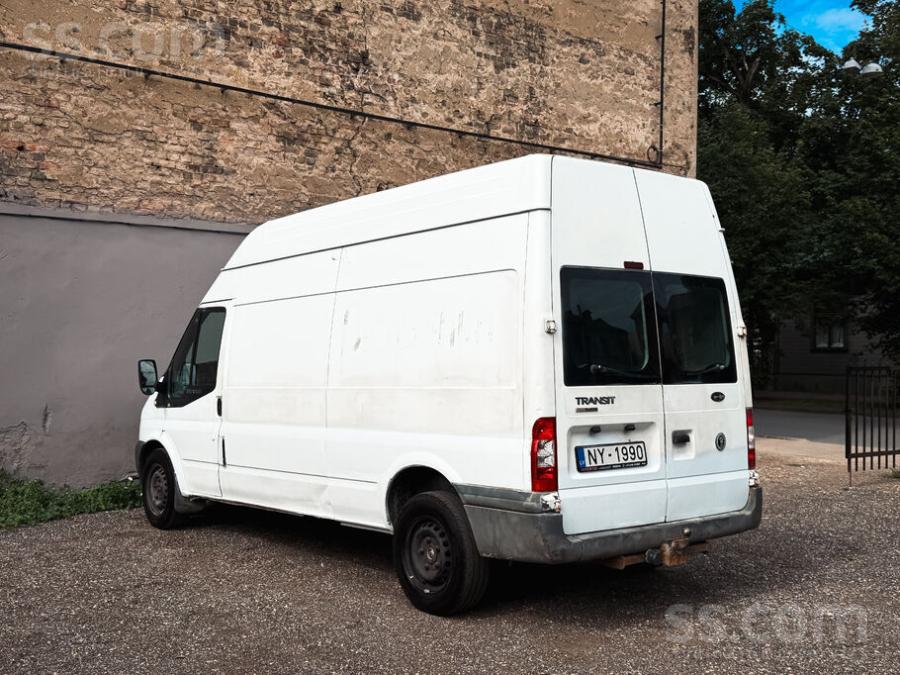 White Ford Transit 2007 in Riga, with an engine capacity of 2.20 L and mileage of 428 thousand km for 2750 €, photo 4 on AUTOMOTO.COM.LV