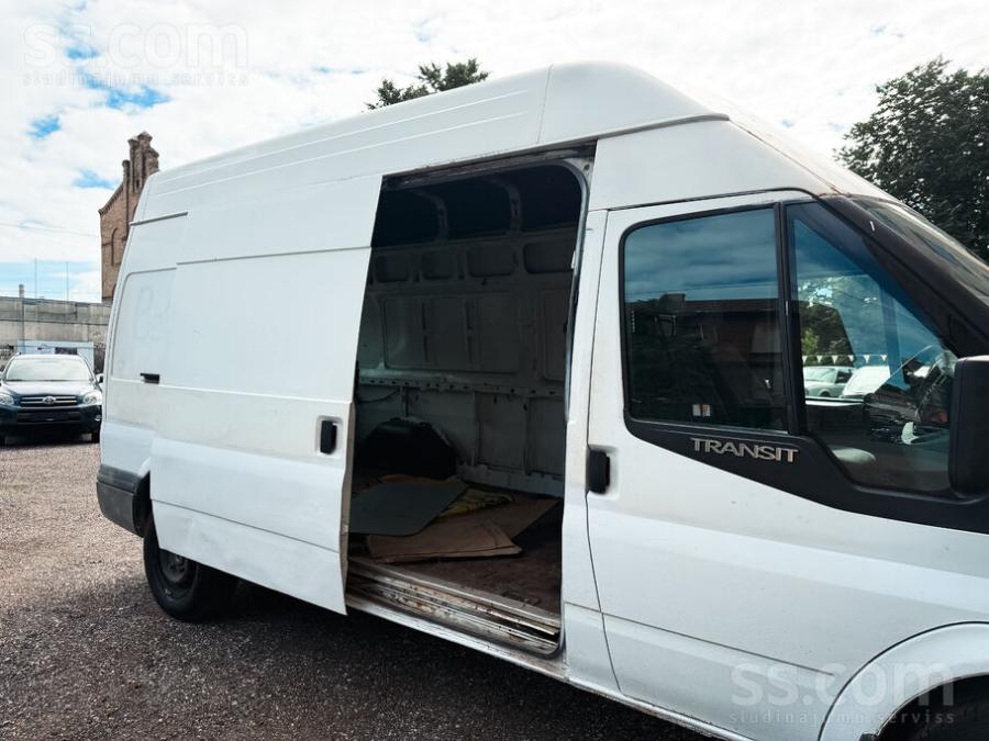 White Ford Transit 2007 in Riga, with an engine capacity of 2.20 L and mileage of 428 thousand km for 2750 €, photo 6 on AUTOMOTO.COM.LV