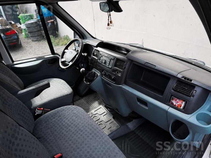 White Ford Transit 2007 in Riga, with an engine capacity of 2.20 L and mileage of 428 thousand km for 2750 €, photo 8 on AUTOMOTO.COM.LV