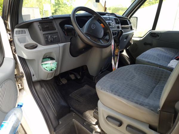 White Ford Transit 2008 in Narva, with an engine capacity of 2.40 L and mileage of 164 thousand km for 7200 €, photo 9 on AUTOMOTO.COM.LV