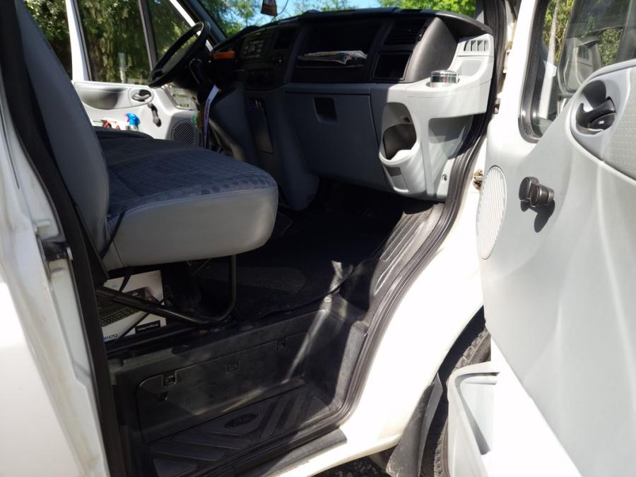 White Ford Transit 2008 in Narva, with an engine capacity of 2.40 L and mileage of 164 thousand km for 7200 €, photo 29 on AUTOMOTO.COM.LV