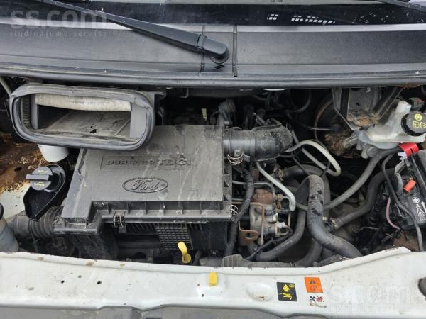 White Ford Transit 2008 in Riga, with an engine capacity of 2.20 L and mileage of 384 thousand km for 1190 €, photo 6 on AUTOMOTO.COM.LV