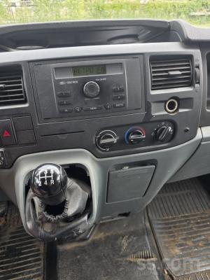 White Ford Transit 2008 in Riga, with an engine capacity of 2.20 L and mileage of 384 thousand km for 1190 €, photo 9 on AUTOMOTO.COM.LV