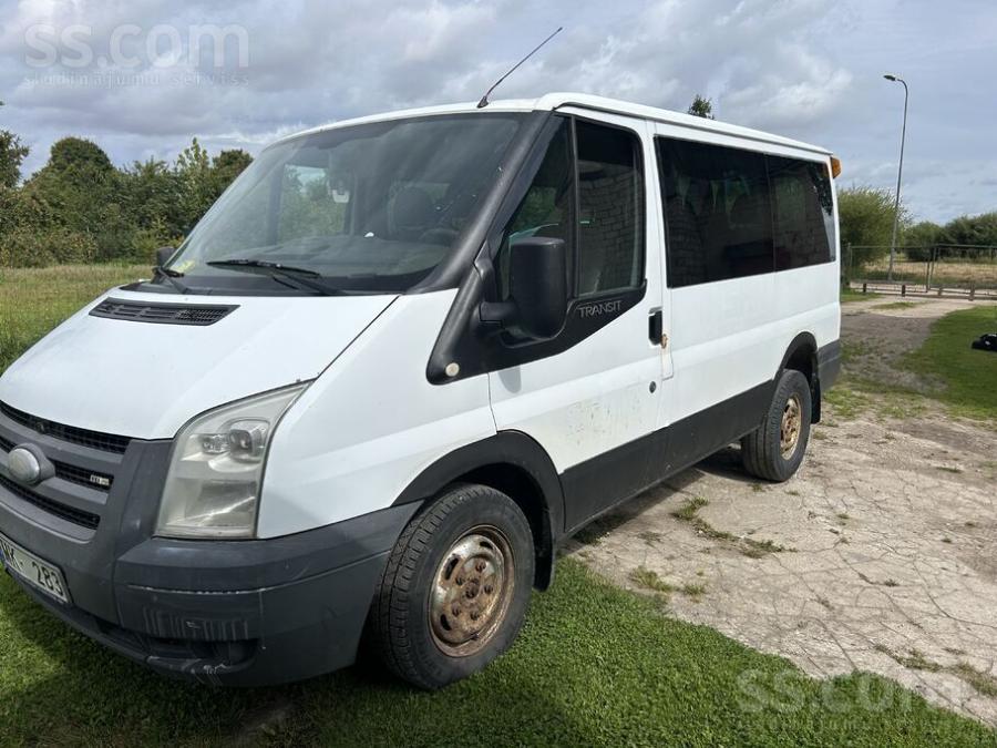 White Ford Transit 2008 in Aizkraukle, with an engine capacity of 2.20 L and mileage of 345 thousand km for 2900 €, photo 4 on AUTOMOTO.COM.LV