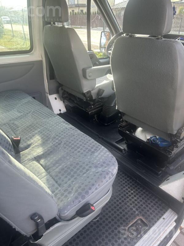 Balts Ford Transit 2009 Rīga, ar dzinēja tilpumu 2.20 L un nobraukumu 305 tūkst. km par 3950 €, foto 3 vietnē AUTOMOTO.COM.LV