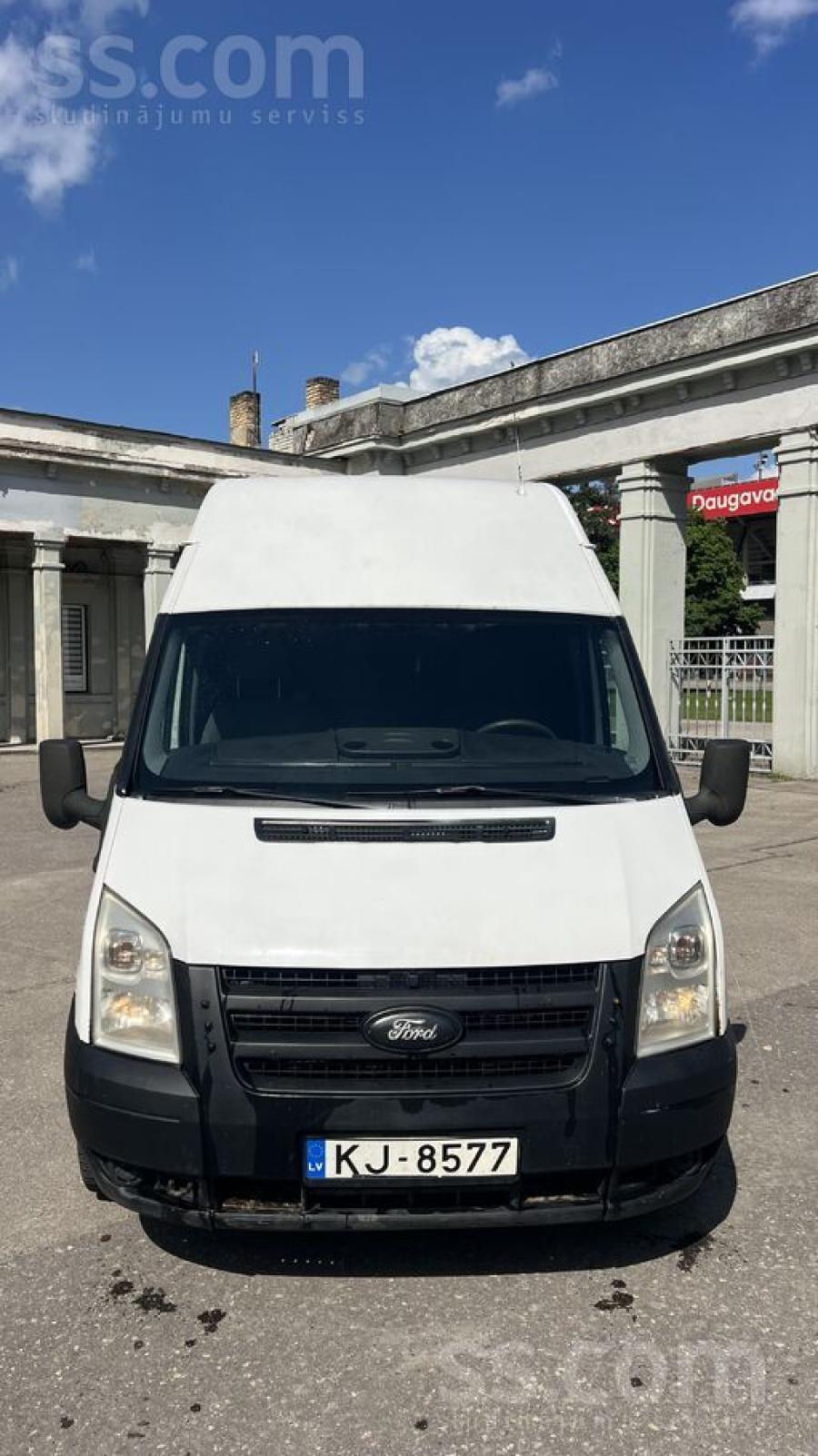 White Ford Transit 2009 in Riga, with an engine capacity of 2.20 L and mileage of 692 thousand km for 2350 €, photo 3 on AUTOMOTO.COM.LV