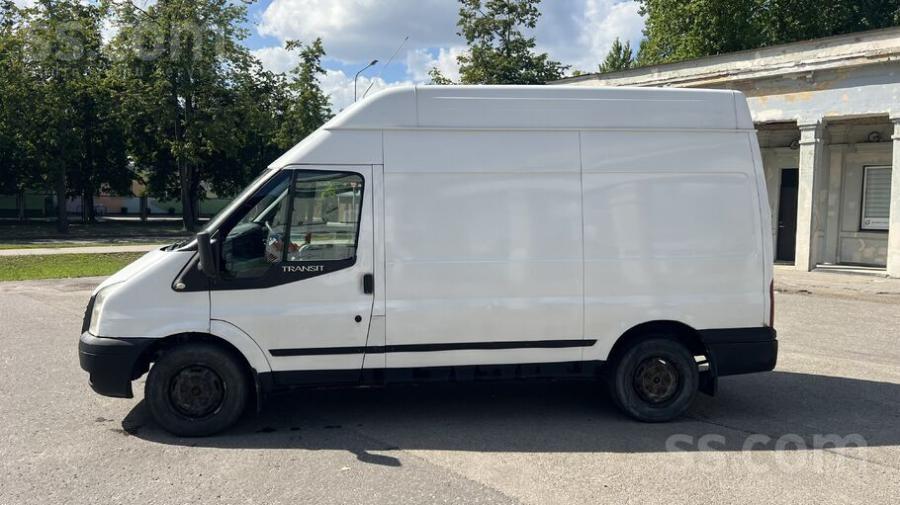 White Ford Transit 2009 in Riga, with an engine capacity of 2.20 L and mileage of 692 thousand km for 2350 €, photo 5 on AUTOMOTO.COM.LV