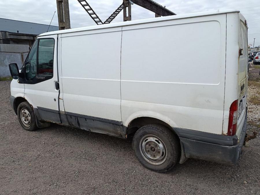 White Ford Transit 2010 in Tallinn, with an engine capacity of 2.20 L and mileage of 470 thousand km for 799 €, photo 9 on AUTOMOTO.COM.LV