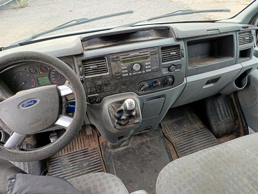 White Ford Transit 2010 in Tallinn, with an engine capacity of 2.20 L and mileage of 470 thousand km for 799 €, photo 11 on AUTOMOTO.COM.LV