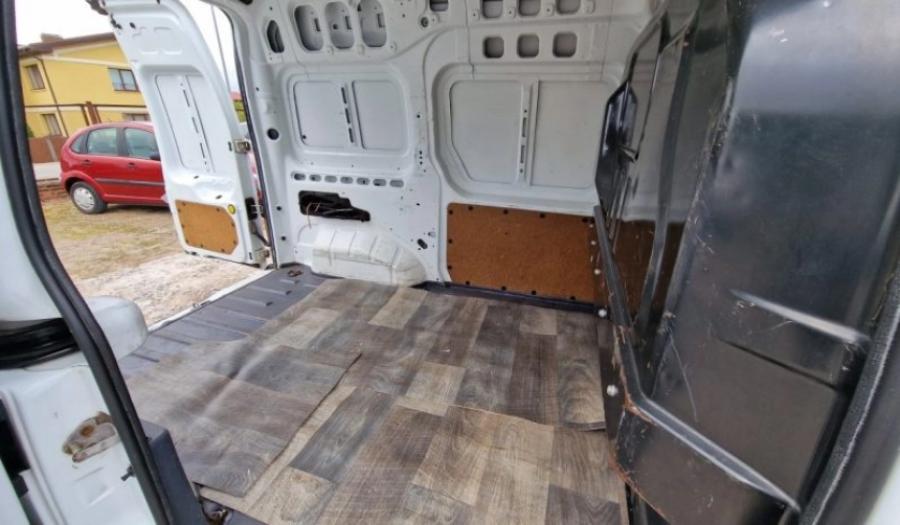 White Ford Transit 2011 in Riga, with an engine capacity of 1.80 L and mileage of 254 thousand km for 4700 €, photo 3 on AUTOMOTO.COM.LV