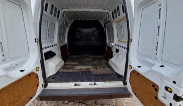White Ford Transit 2011 in Riga, with an engine capacity of 1.80 L and mileage of 254 thousand km for 4700 €, photo 3 on AUTOMOTO.COM.LV