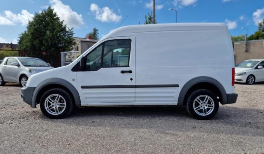 White Ford Transit 2011 in Riga, with an engine capacity of 1.80 L and mileage of 254 thousand km for 4700 €, photo 15 on AUTOMOTO.COM.LV