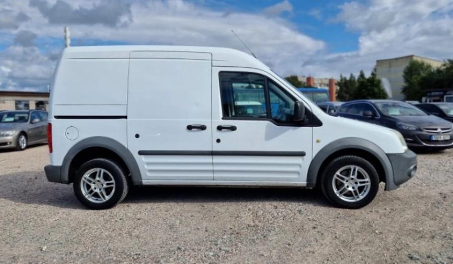 White Ford Transit 2011 in Riga, with an engine capacity of 1.80 L and mileage of 254 thousand km for 4700 €, photo 19 on AUTOMOTO.COM.LV