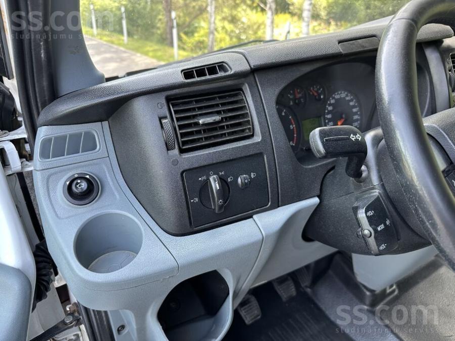 White Ford Transit 2011 in Jelgava, with an engine capacity of 2.20 L and mileage of 199 thousand km for 6500 €, photo 9 on AUTOMOTO.COM.LV