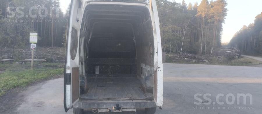 White Ford Transit 2011 in Jelgava, with an engine capacity of 2.20 L and mileage of 285 thousand km for 3850 €, photo 5 on AUTOMOTO.COM.LV