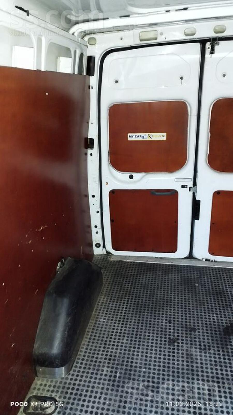 White Ford Transit 2012 in Riga, with an engine capacity of 2.20 L and mileage of 197 thousand km for 3900 €, photo 6 on AUTOMOTO.COM.LV