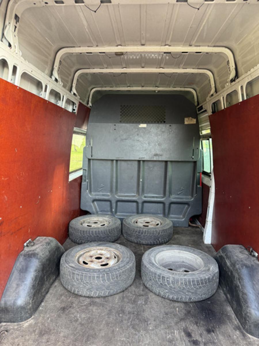 Balts Ford Transit 2012 Tallina, ar dzinēja tilpumu 2.20 L un nobraukumu 257 tūkst. km par 5000 €, foto 14 vietnē AUTOMOTO.COM.LV