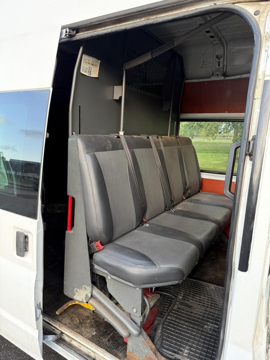 Balts Ford Transit 2012 Tallina, ar dzinēja tilpumu 2.20 L un nobraukumu 257 tūkst. km par 5000 €, foto 22 vietnē AUTOMOTO.COM.LV