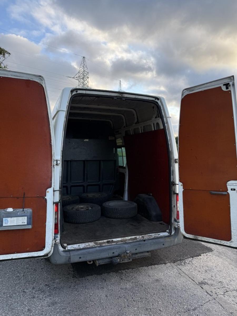 Balts Ford Transit 2012 Tallina, ar dzinēja tilpumu 2.20 L un nobraukumu 257 tūkst. km par 5000 €, foto 26 vietnē AUTOMOTO.COM.LV