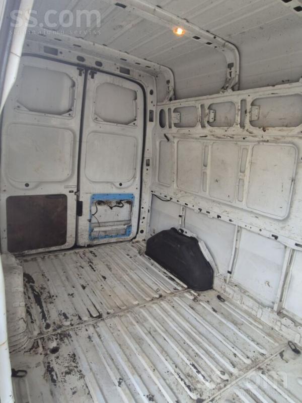White Ford Transit 2013 in Riga, with an engine capacity of 2.20 L and mileage of 301 thousand km for 2290 €, photo 8 on AUTOMOTO.COM.LV