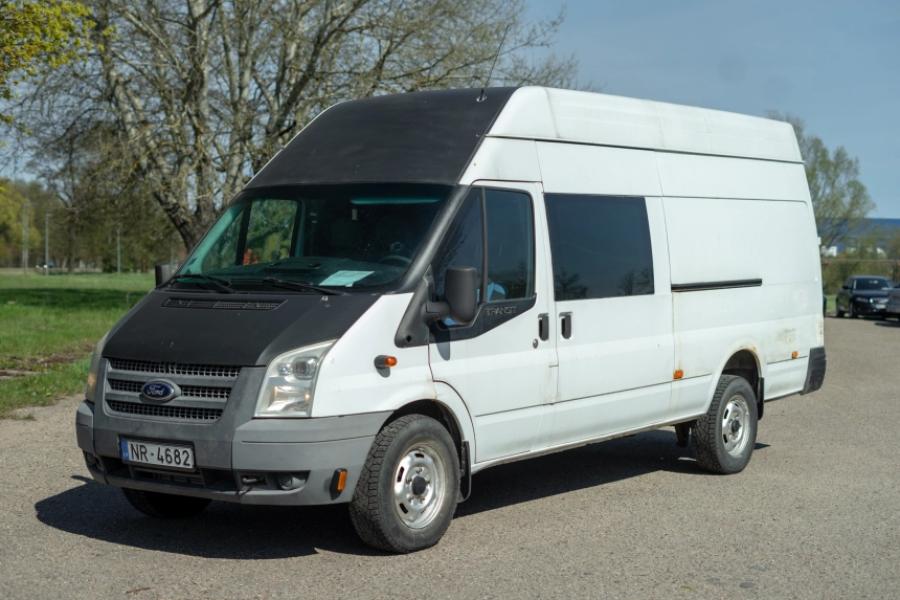White Ford Transit 2013 in Riga, with an engine capacity of 2.20 L and mileage of 307 thousand km for 5500 €, photo 1 on AUTOMOTO.COM.LV