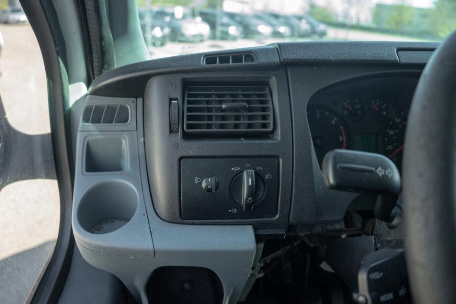 White Ford Transit 2013 in Riga, with an engine capacity of 2.20 L and mileage of 307 thousand km for 5500 €, photo 5 on AUTOMOTO.COM.LV