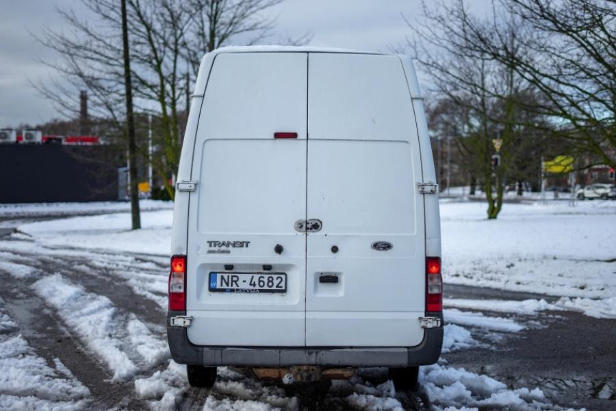 White Ford Transit 2013 in Riga, with an engine capacity of 2.20 L and mileage of 307 thousand km for 5500 €, photo 6 on AUTOMOTO.COM.LV