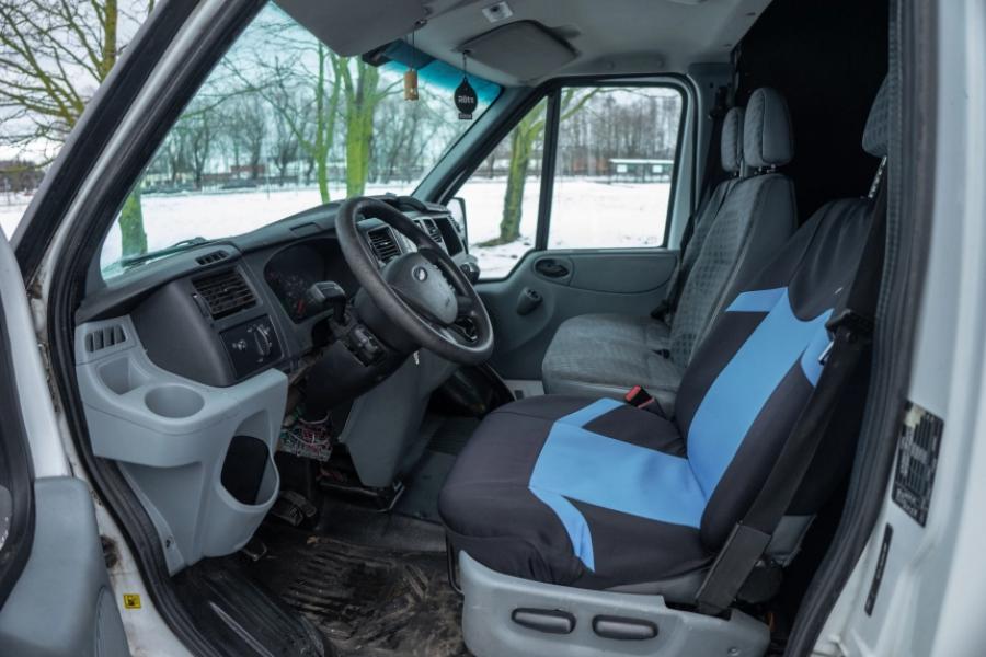 White Ford Transit 2013 in Riga, with an engine capacity of 2.20 L and mileage of 307 thousand km for 5500 €, photo 16 on AUTOMOTO.COM.LV