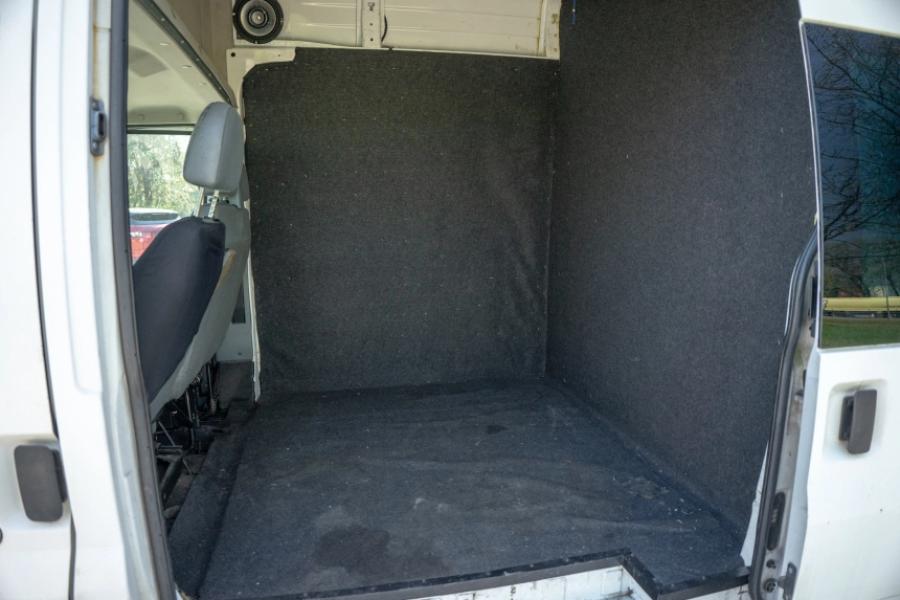 White Ford Transit 2013 in Riga, with an engine capacity of 2.20 L and mileage of 307 thousand km for 5500 €, photo 17 on AUTOMOTO.COM.LV