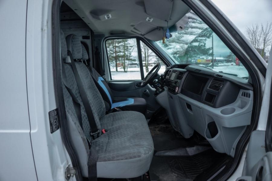 White Ford Transit 2013 in Riga, with an engine capacity of 2.20 L and mileage of 307 thousand km for 5500 €, photo 18 on AUTOMOTO.COM.LV