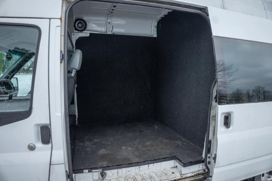 White Ford Transit 2013 in Riga, with an engine capacity of 2.20 L and mileage of 307 thousand km for 5500 €, photo 21 on AUTOMOTO.COM.LV