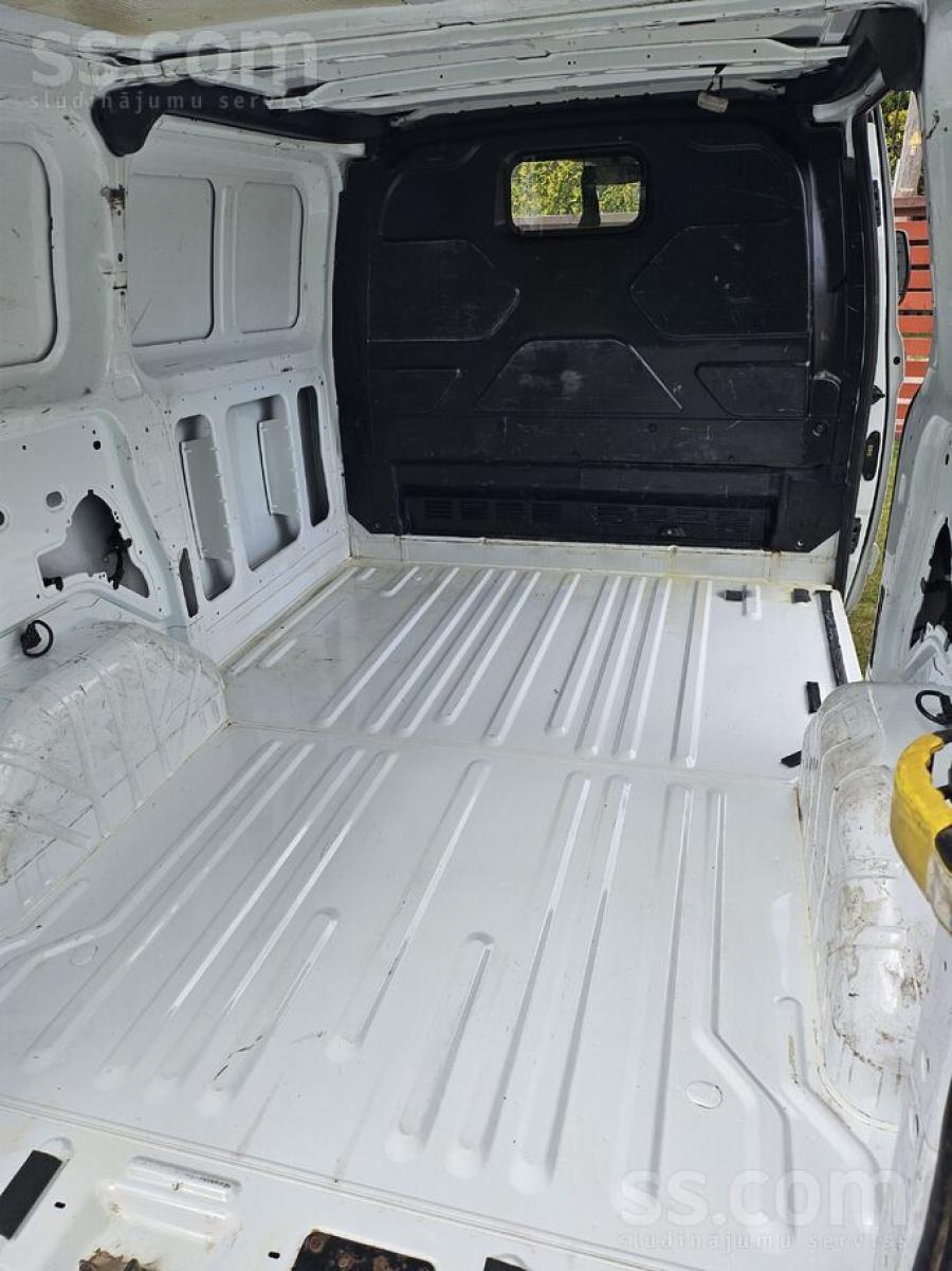 White Ford Transit 2013 in Riga, with an engine capacity of 2.20 L and mileage of 190 thousand km for 6000 €, photo 12 on AUTOMOTO.COM.LV