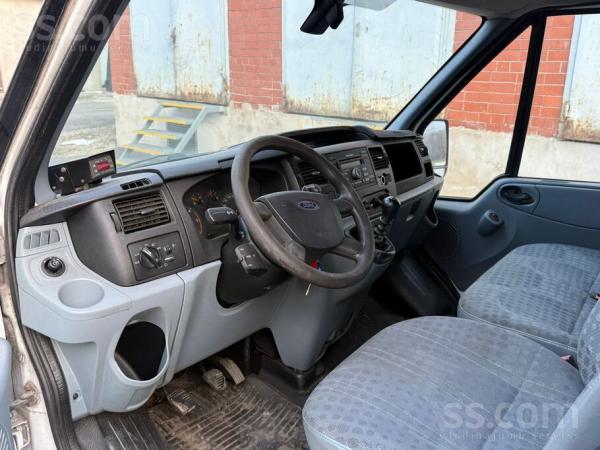 Balts Ford Transit 2014 Rīga, ar dzinēja tilpumu 2.20 L un nobraukumu 440 tūkst. km par 4000 €, foto 7 vietnē AUTOMOTO.COM.LV