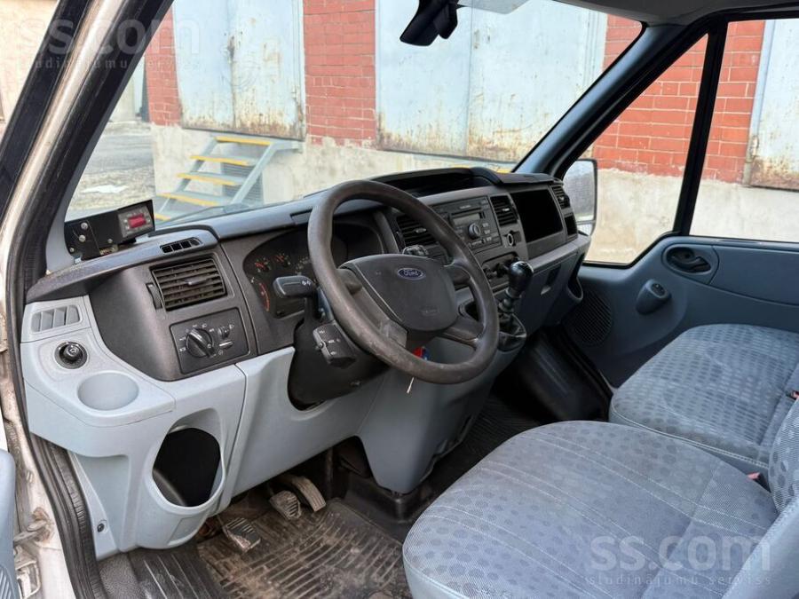 Balts Ford Transit 2014 Rīga, ar dzinēja tilpumu 2.20 L un nobraukumu 440 tūkst. km par 4000 €, foto 8 vietnē AUTOMOTO.COM.LV