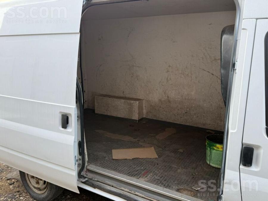Balts Ford Transit 2014 Rīga, ar dzinēja tilpumu 2.20 L un nobraukumu 440 tūkst. km par 4000 €, foto 13 vietnē AUTOMOTO.COM.LV