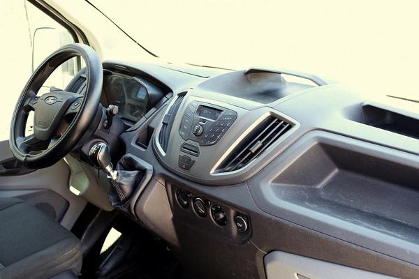 White Ford Transit 2014 in Tallinn, with an engine capacity of 2.20 L and mileage of 336 thousand km for 4699 €, photo 5 on AUTOMOTO.COM.LV