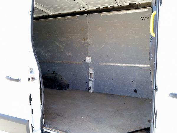 White Ford Transit 2014 in Tallinn, with an engine capacity of 2.20 L and mileage of 336 thousand km for 4699 €, photo 7 on AUTOMOTO.COM.LV