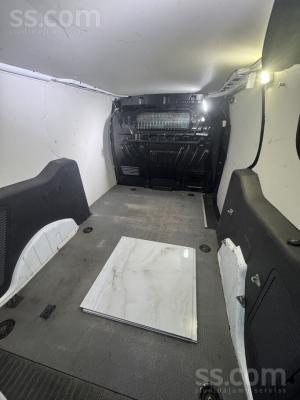 Balts Ford Transit 2015 Rīga, ar dzinēja tilpumu 1.60 L un nobraukumu 295 tūkst. km par 3200 €, foto 4 vietnē AUTOMOTO.COM.LV