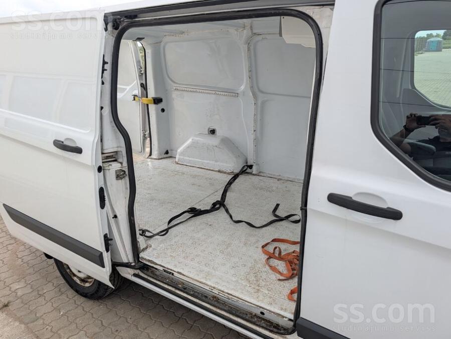 Balts Ford Transit 2015 Liepāja, ar dzinēja tilpumu 2.00 L un nobraukumu 178 tūkst. km par 5000 €, foto 7 vietnē AUTOMOTO.COM.LV