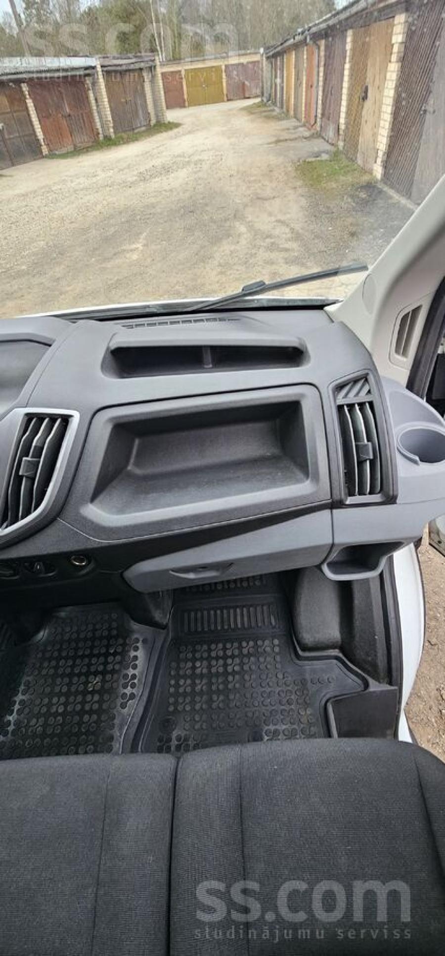 Balts Ford Transit 2016 Tukums, ar dzinēja tilpumu 2.00 L un nobraukumu 181 tūkst. km par 7800 €, foto 4 vietnē AUTOMOTO.COM.LV