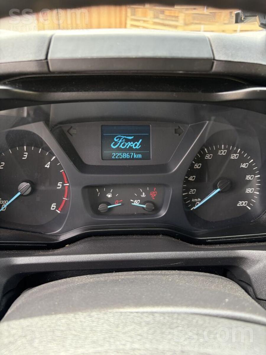 Balts Ford Transit 2016 Rīga, ar dzinēja tilpumu 2.00 L un nobraukumu 226 tūkst. km par 7000 €, foto 8 vietnē AUTOMOTO.COM.LV