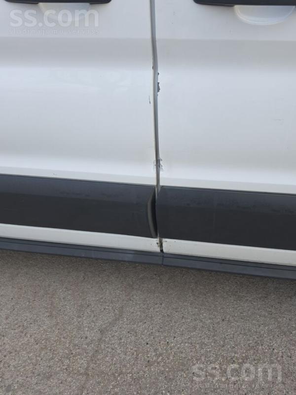 Ford Transit 2016 in Liepaja on AUTOMOTO.COM.LV White Ford Transit 2016 in Liepaja, with an engine capacity of 2.20 L and mileage of 179 thousand km for 6000 €, photo 4 on AUTOMOTO.COM.LV