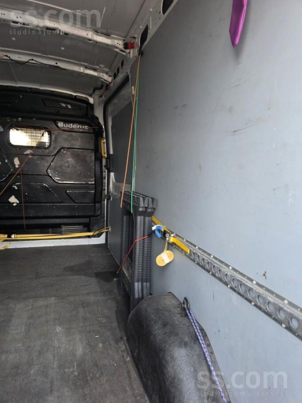 Ford Transit 2016 in Liepaja on AUTOMOTO.COM.LV White Ford Transit 2016 in Liepaja, with an engine capacity of 2.20 L and mileage of 179 thousand km for 6000 €, photo 5 on AUTOMOTO.COM.LV
