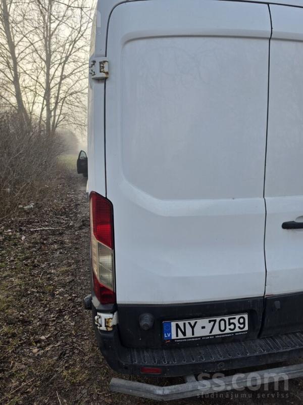Ford Transit 2016 in Liepaja on AUTOMOTO.COM.LV White Ford Transit 2016 in Liepaja, with an engine capacity of 2.20 L and mileage of 179 thousand km for 6000 €, photo 9 on AUTOMOTO.COM.LV