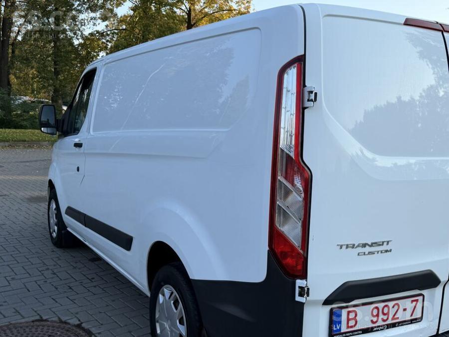 White Ford Transit 2016 in Jelgava, with an engine capacity of 2.20 L and mileage of 227 thousand km for 6900 €, photo 9 on AUTOMOTO.COM.LV